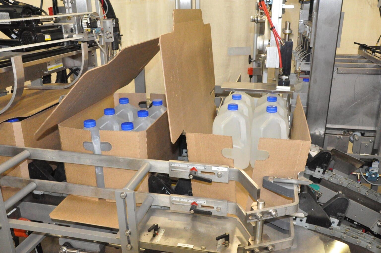 Axiom™ IM Case & Tray Packer | Products | Douglas Machine